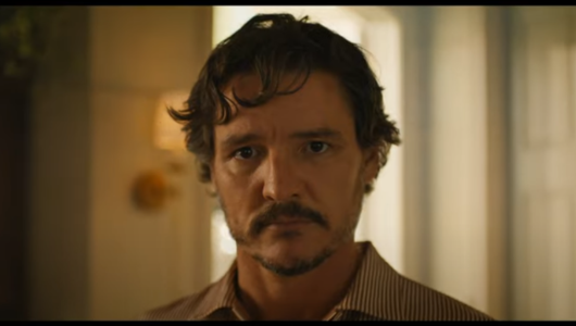 La vida es una playa para Pedro Pascal en su debut en Corona ...