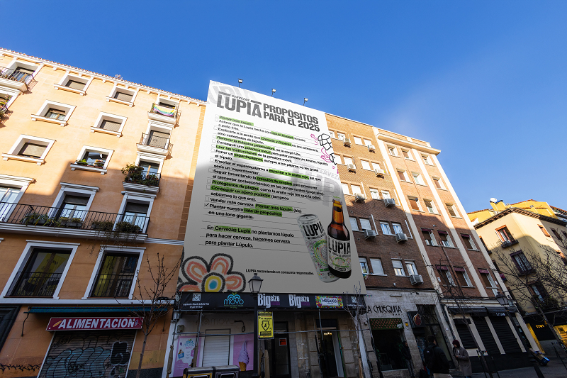 La lona de Lupia que anuncia los propósitos de la marca para este 2025 ...